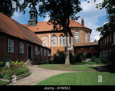 Innenhof Vom Kloster Walsrode, Aebtissinnengang Mit Aebtissinnenhaus ...