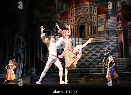 Moskau City Ballet von Victor Smirnov-Golovanov führt "Romeo und Julia ...
