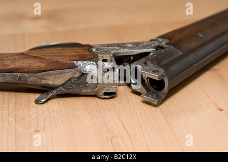 Jagdwaffe, Schrotflinte, Langwaffe mit Gravur Stockfoto, Bild: 18703972 ...