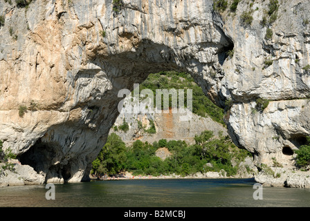 Pont d'Arc, Steinbogen über dem Fluss Ardeche, Auvergne-Rhone-Alpes ...