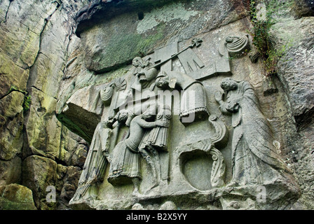 Die Kreuzabnahme Christlichen mittelalterlichen Relief auf Naturstein ...