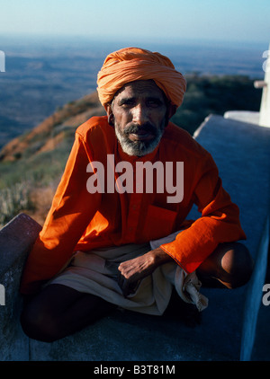 Indien, Gujarat, Kutch. Die Tempelanlage auf Mt Dinodhar, einer der ...