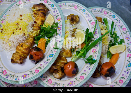Chicken Kebab mit Reis iranischen Essen zu Bastani traditionelles ...