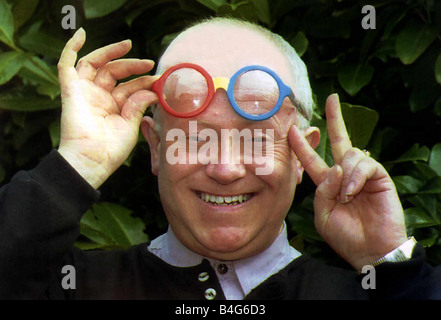 DER SCHAUSPIELER KEN MORLEY, DER DEN CORONATION-STREET-STAR REG ...