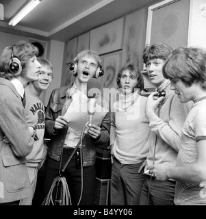 Die Bee Gees pop Gruppe 1968 heiratet Robin Gibb 18 Molly Hullis 21 bei ...