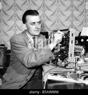 Radio-Mechaniker: Stephen Freeth gesehen hier bauen Funkanlagen für die ...