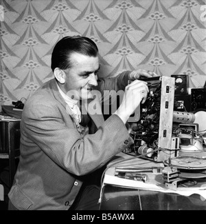 Radio-Mechaniker: Stephen Freeth gesehen hier bauen Funkanlagen für die ...