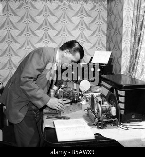 Radio-Mechaniker: Stephen Freeth gesehen hier bauen Funkanlagen für die ...