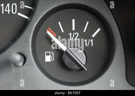 Nahaufnahme von einer Tankanzeige Stockfoto, Bild: 25200921 - Alamy