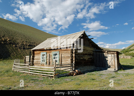 Blockhütte, Winterlager Altay Nomaden, Catalpa Steppe, Sailughem ...