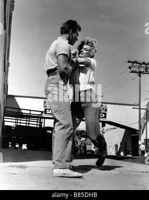 Marilyn Monroe, Keith Andes und Regisseur Fritz lang während der ...