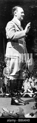 Hitler bei einer Rede während der Parteitag der NSDAP in Nürnberg (1935 ...