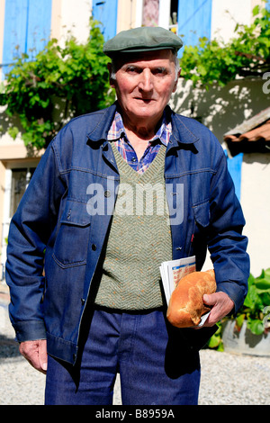 Altfranzösisch Mann mit Baguette Rücken - Frankreich Stockfotografie ...