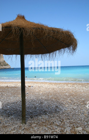 Schwimmer am Playa del Moraig, Benitachell, Spanien, felsigen Strand ...