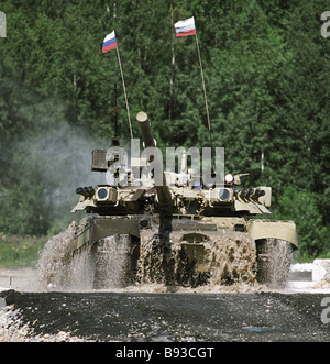 T-80 Panzer an die zweite Ural Waffen-Ausstellung Stockfoto, Bild ...