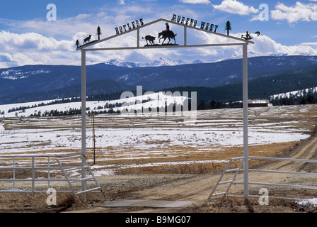 Ranch Tor auf Enchanted Kreis Byway in der Nähe von Eagle Nest mit ...