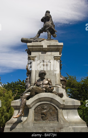 Das Denkmal für Hernando de Magallanes. Plaza Gouverneur Benjamin Munoz ...