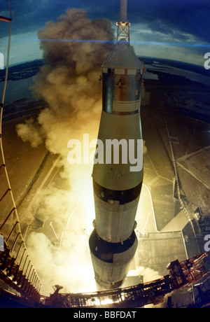 NASA Saturn V-Rakete ab Start Stockfotografie - Alamy