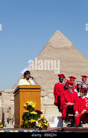 Cairo American College (CAC) High-School-Abschluss bei den Pyramiden ...