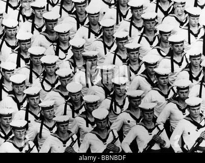 Militärparade der nationalen Volksarmee Armee NVA der DDR 1960 in Ost ...
