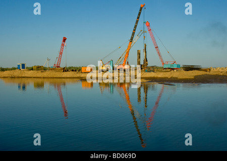 Brücke über den Amudarja oder Oxus Flusses in der Nähe von Urgentsch in ...
