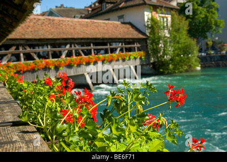 Stadt Thun Schweiz. Schleusen am Fluss Aar Stockfotografie - Alamy