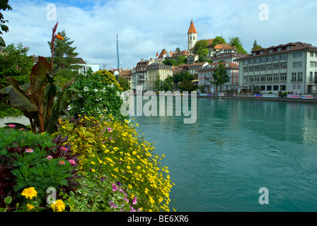 Stadt Thun Schweiz. Schleusen am Fluss Aar Stockfotografie - Alamy