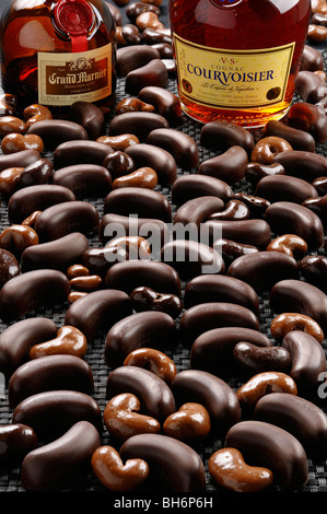 Schokolade Weinbrand Bohnen mit Likör und Cognac Stockfotografie - Alamy