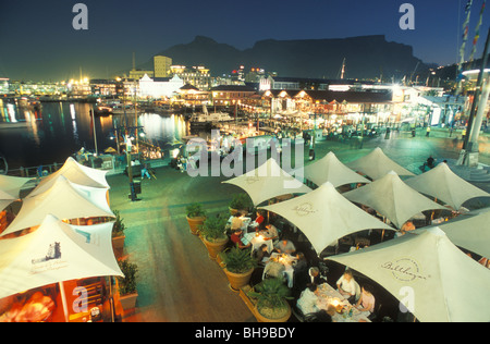 RESTAURANTS IN VICTORIA UND WALTER UFERPROMENADE BEI NACHT, TAFELBERG, CAPE TOWN, KAPSTADT ...