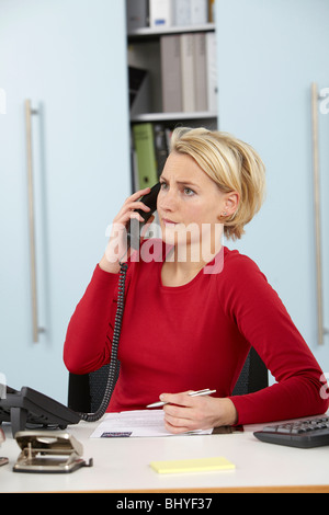 Office-Assistenten telefonieren Telefonistin Sekretärin klerikalen Job ...