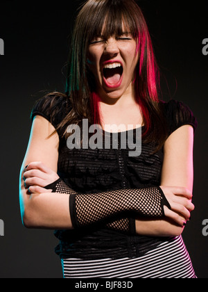 Teenager-Mädchen mit einem Punk-Rock Frisur und Lip ring Stockfotografie - Alamy