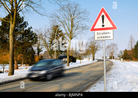 Harte Winter, Verkehrszeichen Straßenschäden "Strassenschaeden ...
