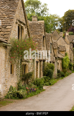 Typisch englische Cotswolds Steinhäuser im Herzen von England Way ...