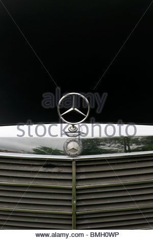 Alte Mercedes Benz Logo auf Oldtimer Stockfoto, Bild: 24195702 - Alamy