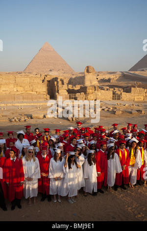 Cairo American College (CAC) High-School-Abschluss bei den Pyramiden ...
