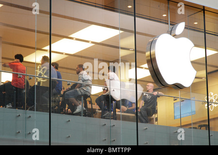 Apple Store am Marienplatz in München Stockfotografie - Alamy