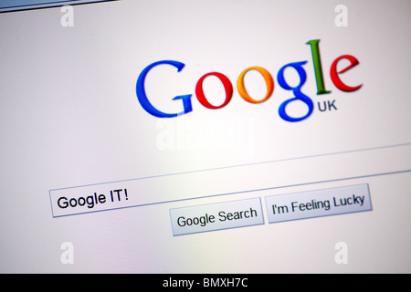 Laptop zeigt Google-Suchseite Stockfotografie - Alamy