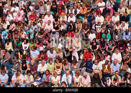 England, London, Southwark, Multi-ethnische Crowd-Szene auf die ...