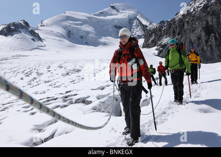 Allalinhorn Bergsteigen Seil Gruppe Berge Matterhorn Hintergrund ...