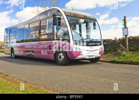 AD122 Bus, ein Dienst, der zwischen Newcastle und Carlisle folgt die ...