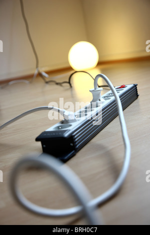 Home-Elektrik, Multi-Socket, Stromleitungen, Steckbrett, Stecker und ...