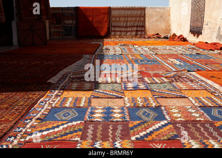 Marokkanischer Teppich und Teppich-Shop in der Medina von Marrakesch ...