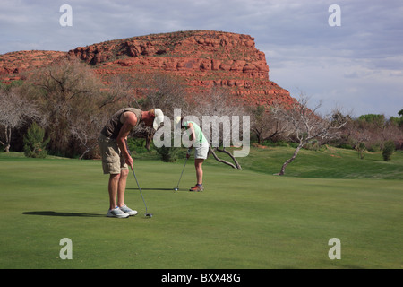 Golfen am Dixie Red Hills Golfplatz in St. George, Utah, USA ...