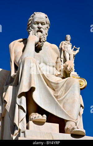 Statue des antiken griechischen Philosophen Sokrates in Athen ...