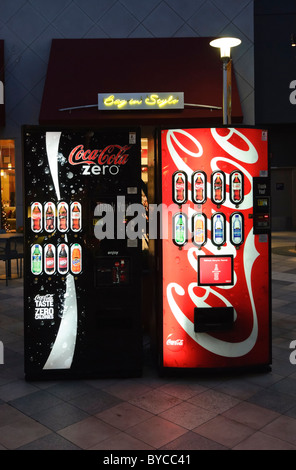 Ein Coca Cola-Cola-Automat im Vereinigten Königreich Stockfotografie ...