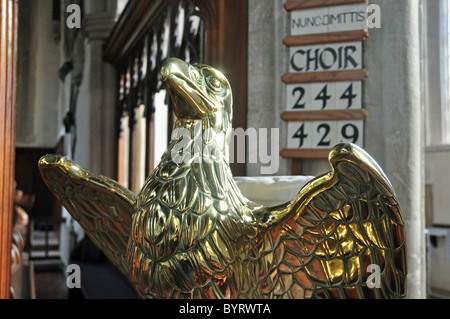 Lechlade, Gloucestershire, England: ein Adler Rednerpult im 15 ...