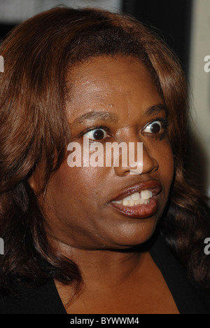 Donda West und Kanye West bei der Signierstunde für Kanye West's Mother ...