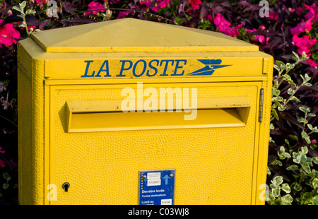 "La Poste" gelber Briefkasten, französische Post, Paris, Frankreich ...