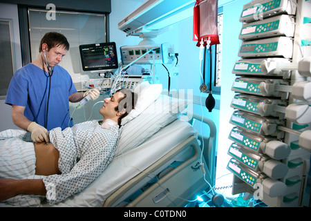 Patienten auf der Intensivstation (ICU) des Krankenhaus St. Georg in ...