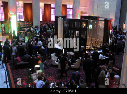 Atmosphäre der VIP-Opening-Party für Le Bernardin's Chef Eric Ripert ...